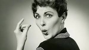 ¿Qué significa "a whistling woman and a crowing hen are neither fit for ...