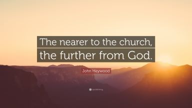O que significa "the nearer the church, the farther from God ...