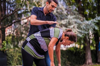 maneuver는 무엇을 의미하나요? | Lingoland 영한 사전